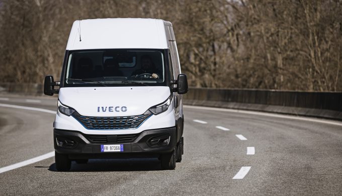 Le fourgon Iveco Daily mis au goût du jour - Actus des marques ...