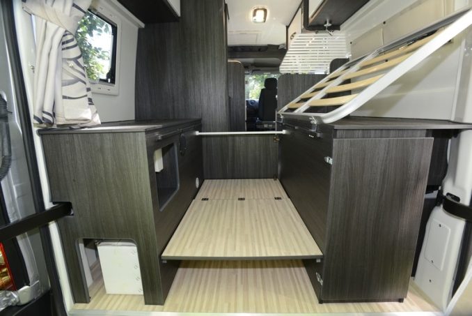 Découvrez le fourgon Font Vendôme Master Van XS Dark Serie - Tous les ...