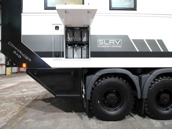 Insolite : huit roues pour passer partout avec le camping-car Commander ...