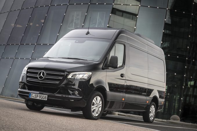 Le Mercedes Sprinter fête ses 25 ans d'existence - Actus des marques ...