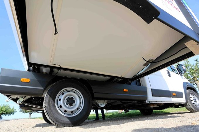 BeauEr 3XC, une cellule camping-car gigogne révolutionnaire - Vidéos ...