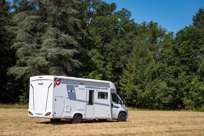 P696 D Evidence, un camping-car de la marque Pilote qui offre un bel ...