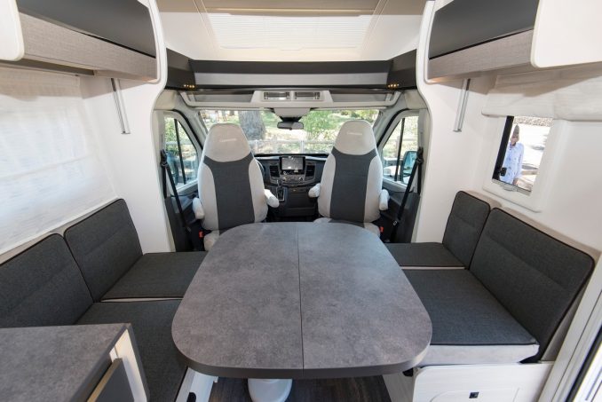 Découvrez en vidéo le camping-car profilé Chausson 788 Titanium ...