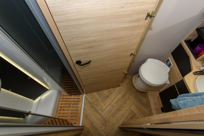 Découvrez en vidéo l'étonnant profilé Challenger 384 Etape Edition ...