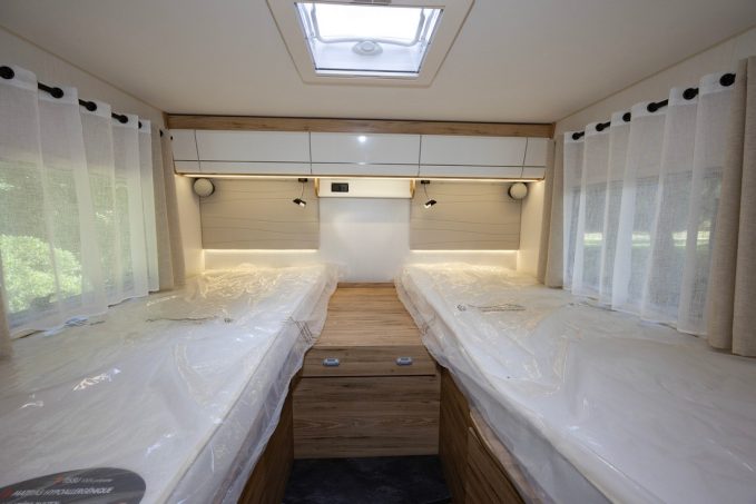 Pilote P746 FGJ, le camping-car profilé le plus long de la gamme ...