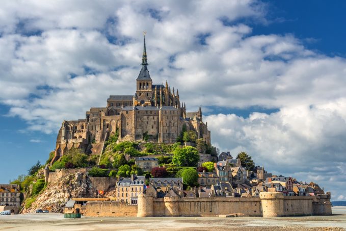 Un spectacle nocturne au Mont-Saint-Michel - Balades et voyages | Camping-car Magazine