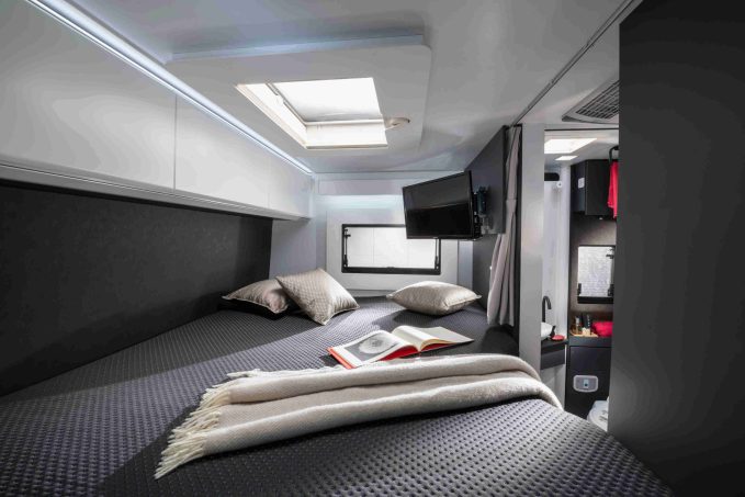 Compact Max d'Adria : Profilé slim haut de gamme sur châssis Volkswagen ...