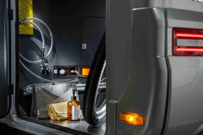 Compact Max d'Adria : Profilé slim haut de gamme sur châssis Volkswagen ...