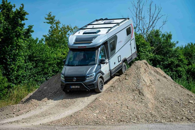 Dethleffs 2026 : un camping-car profilé 4x4 sur base Volkswagen Crafter ...