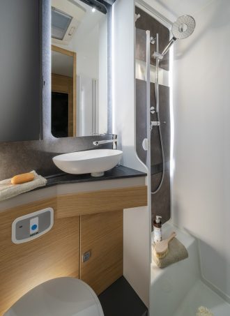 Camping-cars Adria : la surprise capucines - Actus des marques ...