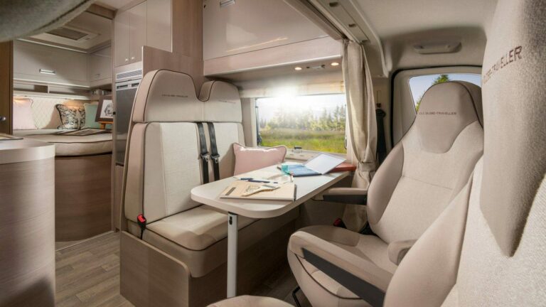 Les fourgons aménagés Globe-Traveller importés en France - Camping-car.com
