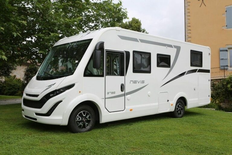 A bord du camping-car Nevis 379G de McLouis - Camping-car.com