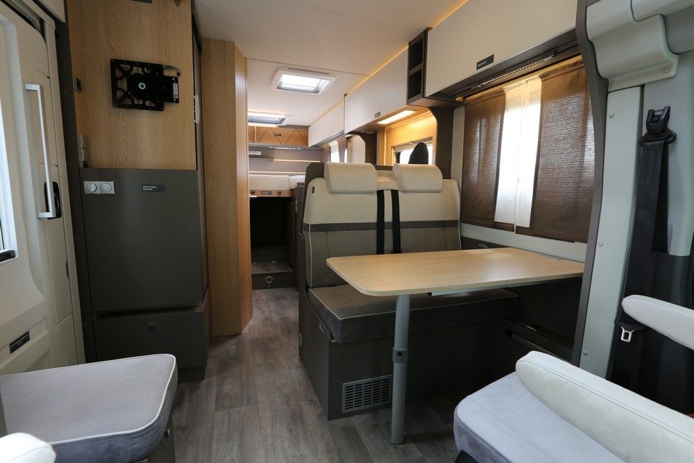 Après les fourgons, LMC utilise le Ford Transit pour ses camping-cars ...