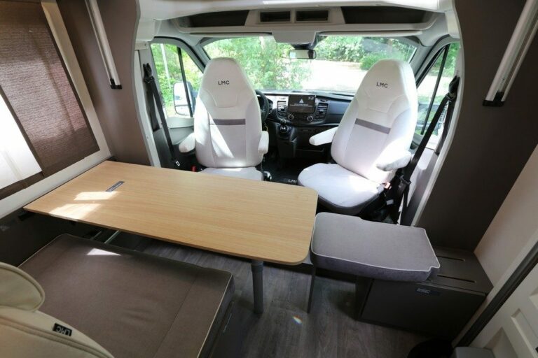 Après les fourgons, LMC utilise le Ford Transit pour ses camping-cars ...