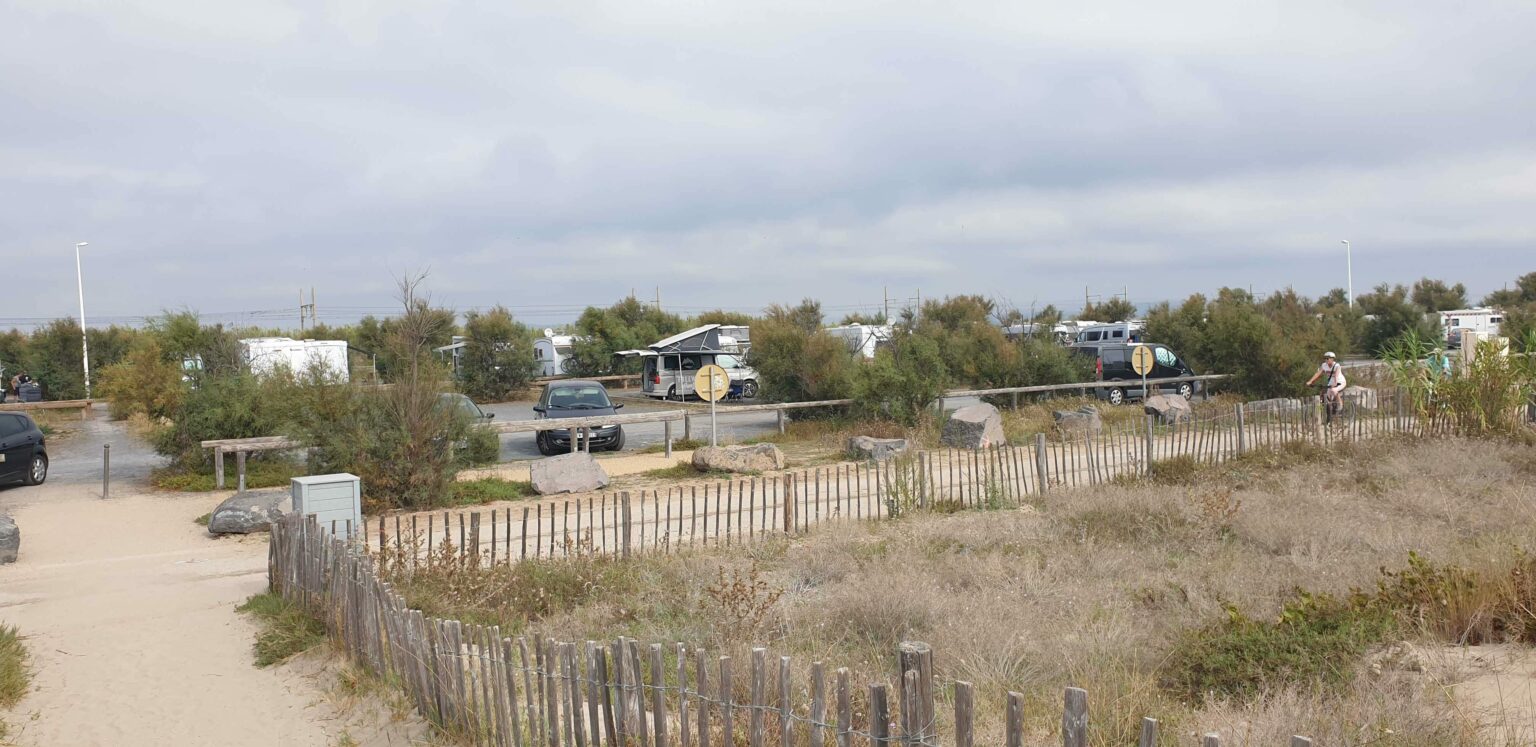 Carton jaune pour l'aire des 3 digues sur la plage de Sète - Camping ...
