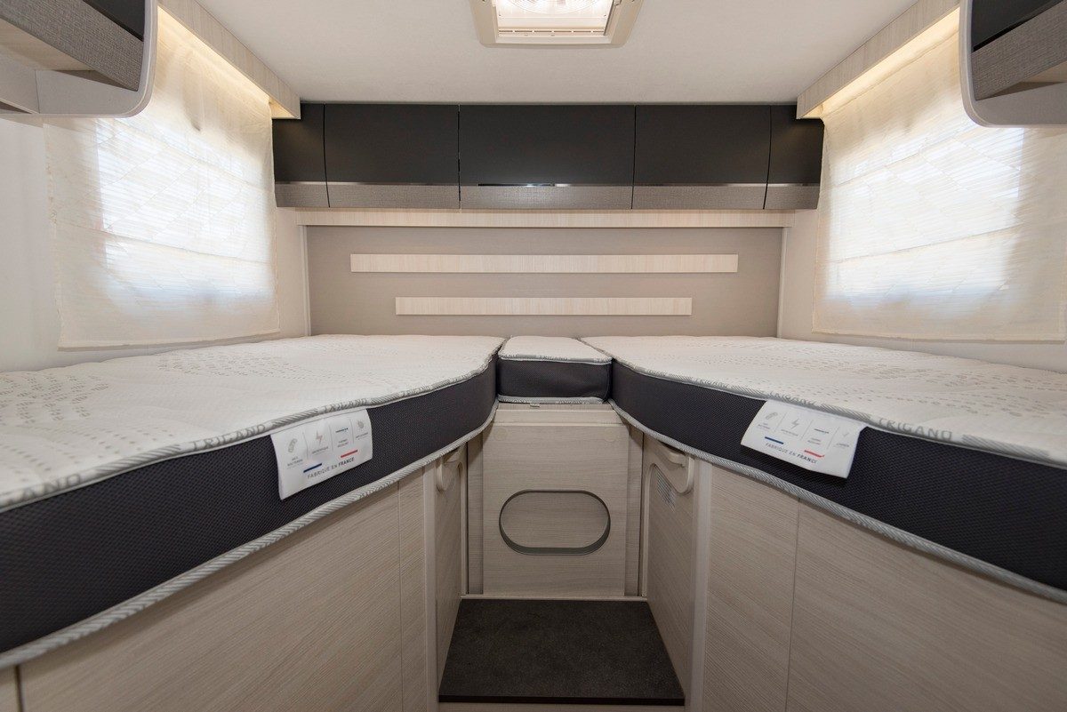 Challenger 287 GA Graphite Ultimate, un camping-car avec 5 places CG ...