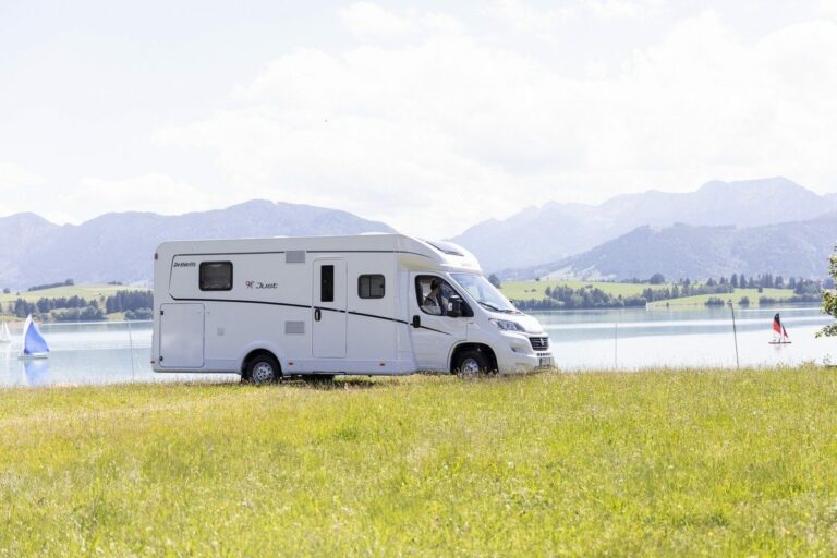 Collection 2021 : Dethleffs lance une série de camping-cars économiques ...