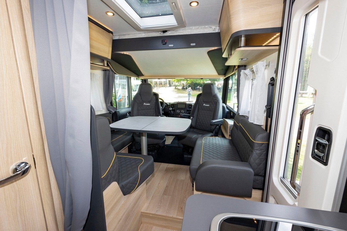 Famili Compact CS660 : l'intégral Itineo sur Peugeot Boxer - Camping ...