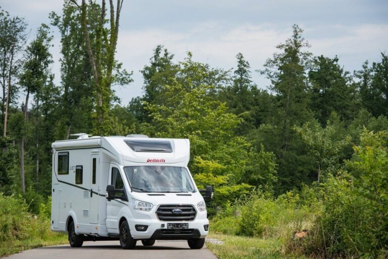 Just Go T6615 EB, un beau camping-car Dethleffs sur Ford Transit ...