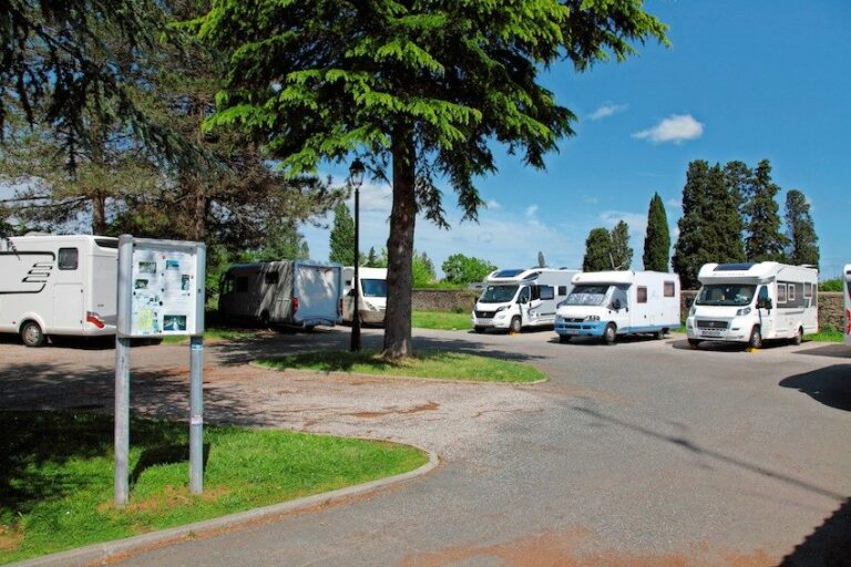 L'aire de la semaine : zoom sur l'aire de camping-cars de Monpazier (24 ...