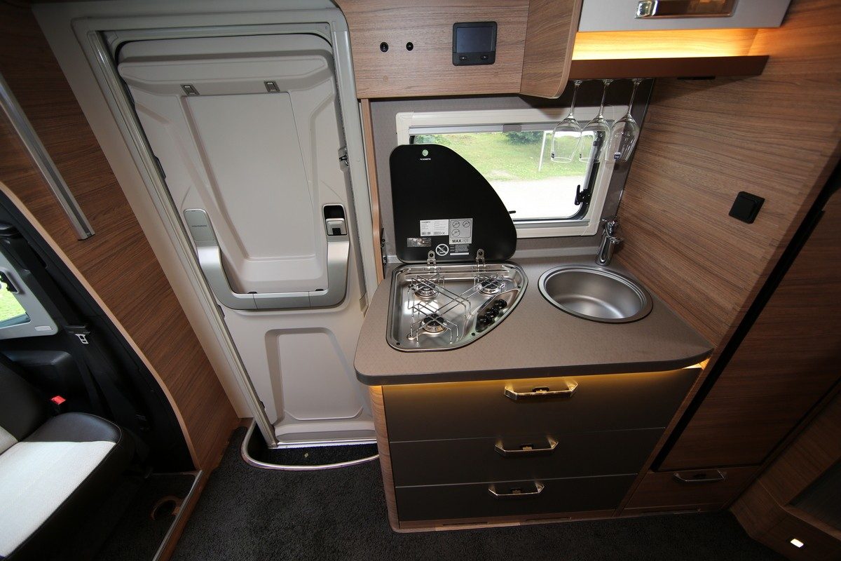 Le camping-car CaraCompact Suite 640 MEG Edition Pepper sur porteur ...