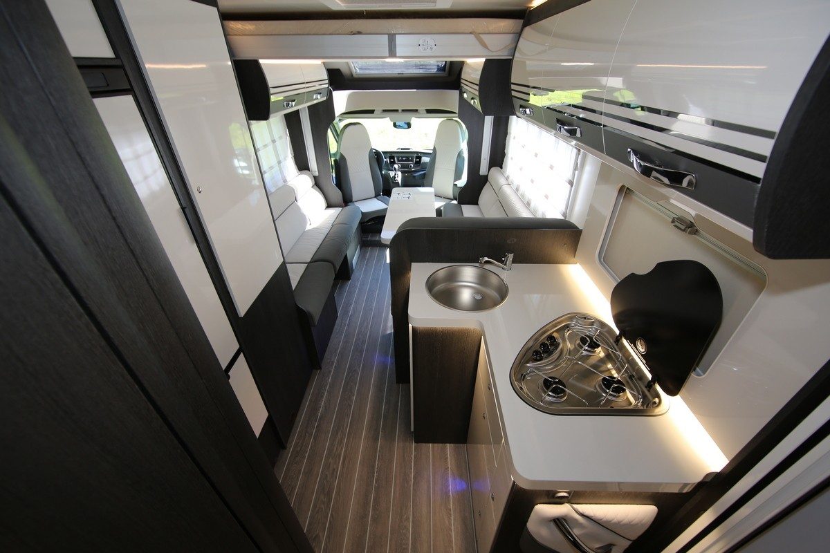 Le camping-car Go 274 TL de Roller Team, un long profilé conçu pour les ...