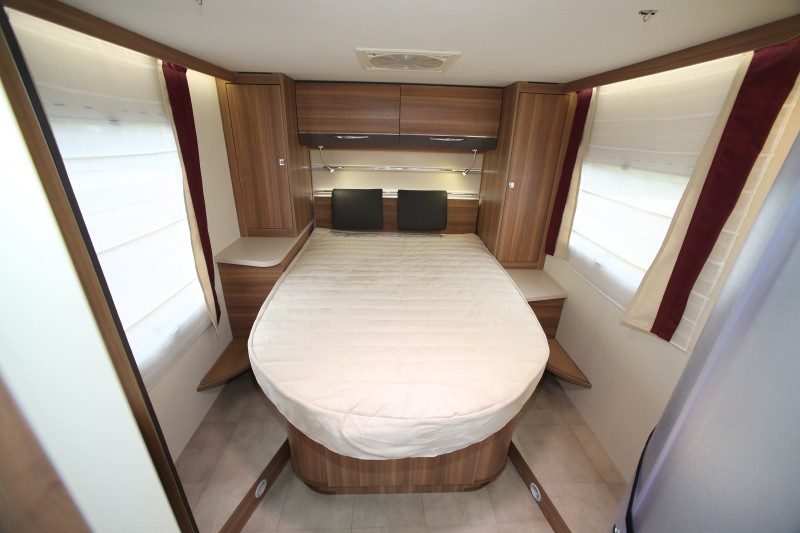 Le Challenger 398 EB sur Ford Transit - Camping-car.com