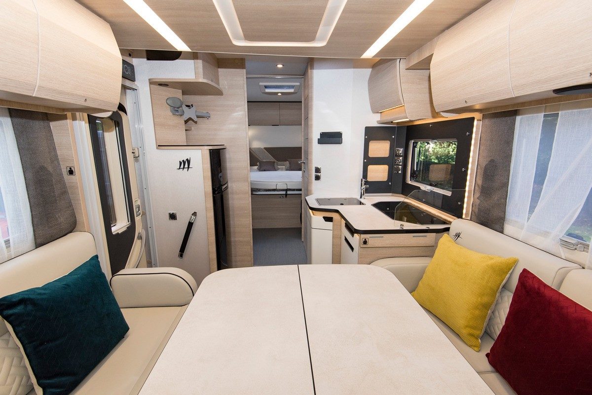 Le profilé 696F de Rapido, un camping-car incontournable ! - Camping ...