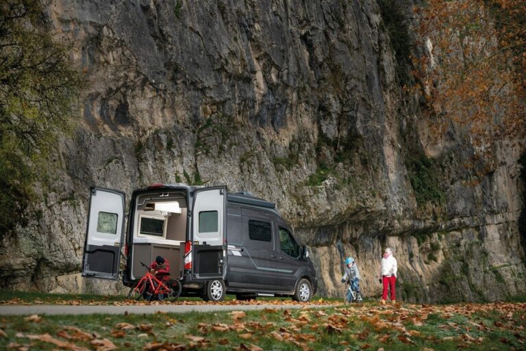 Fourgon aménagé LMC INNOVAN BOITE AUTOMATIQUE NEW EDITION 590 - Petite ...