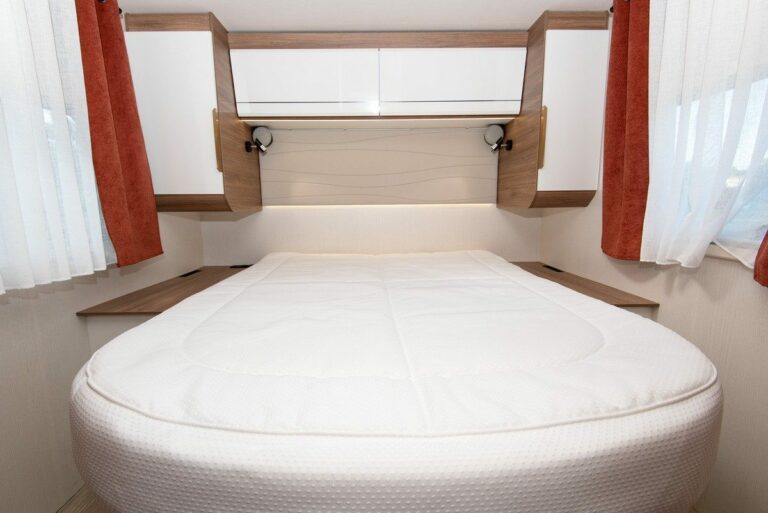 Pilote P746 FC Expression, un camping-car incontournable de la marque ...