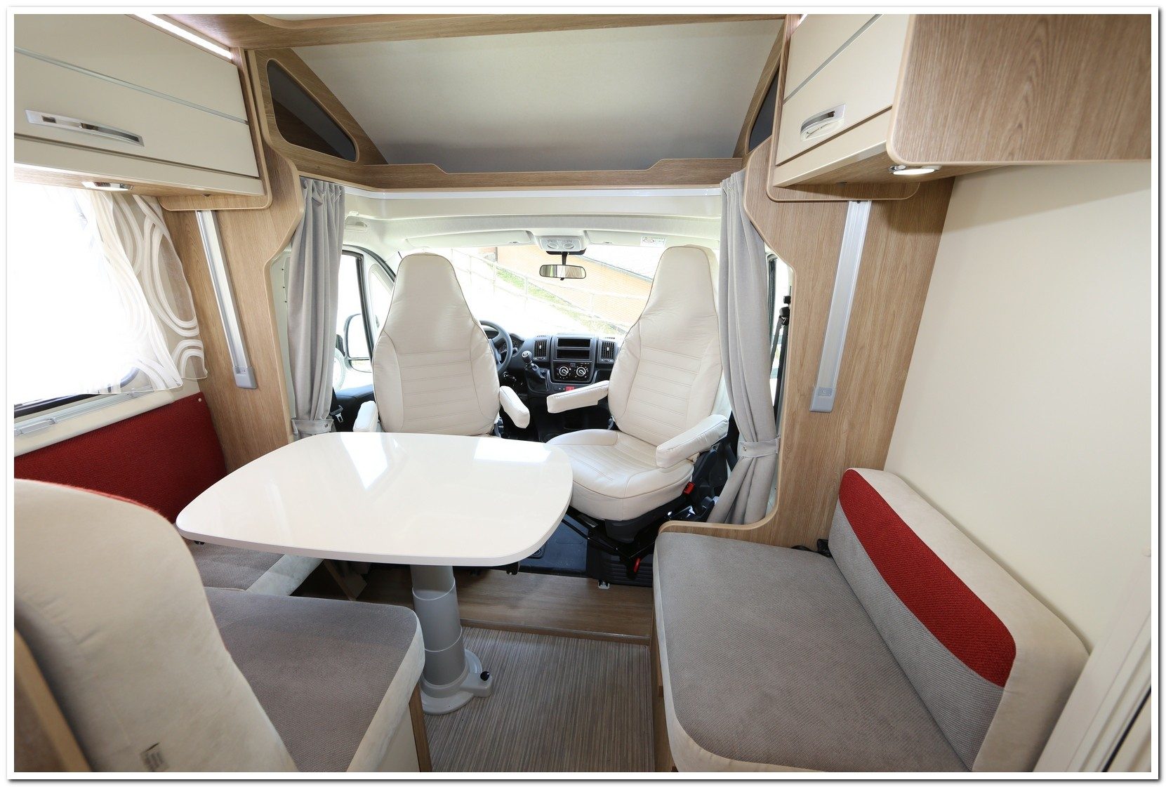 Test du camping-car Seal 68P Plus de Rimor - Camping-car.com