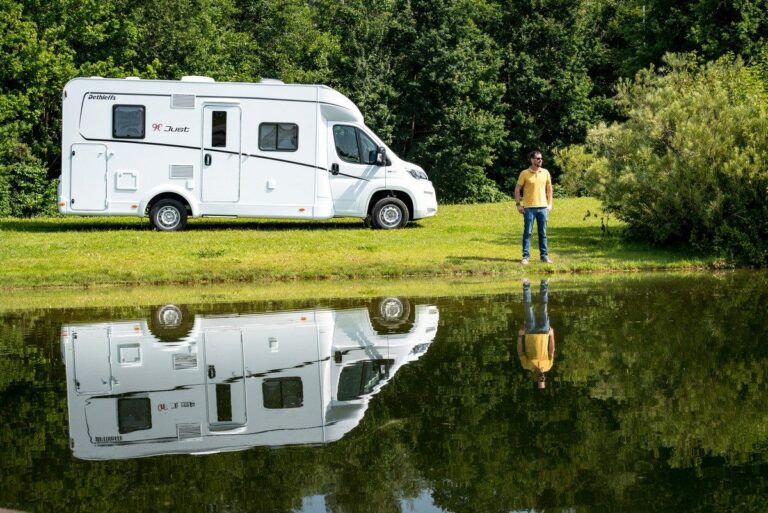 Zoom sur 3 camping-cars profilés sans lit au plancher - Camping-car.com