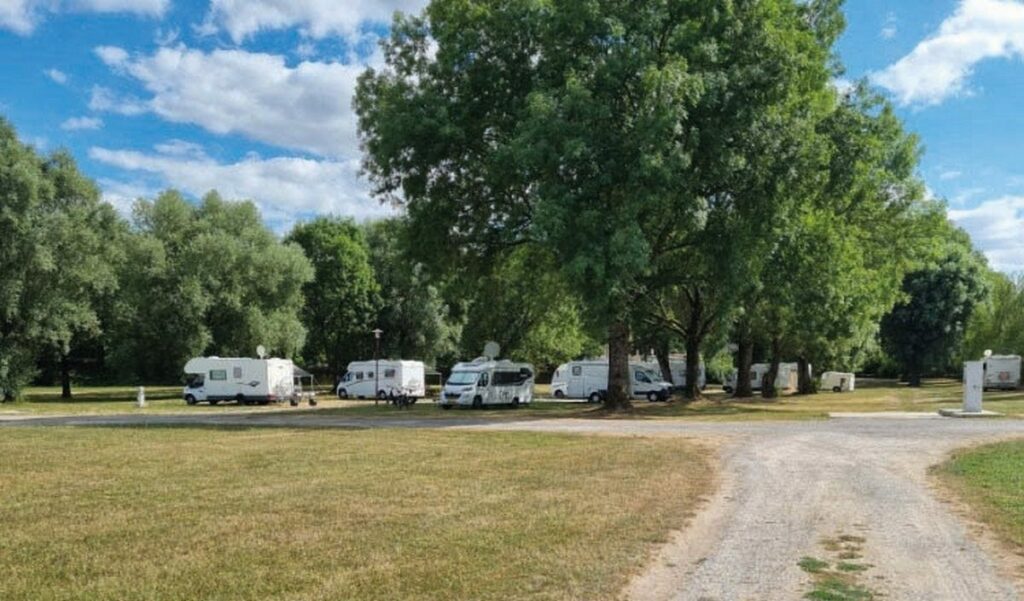 Zoom sur l'aire de camping-cars de Charny-sur-Meuse (55) - Camping-car.com