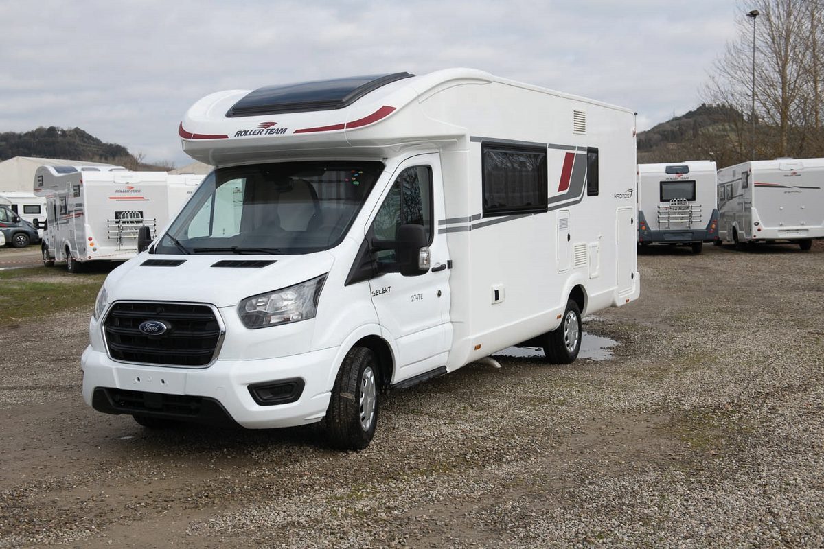 Zoom sur le Roller Team Kronos Go 274 TL, un camping-car familial ...