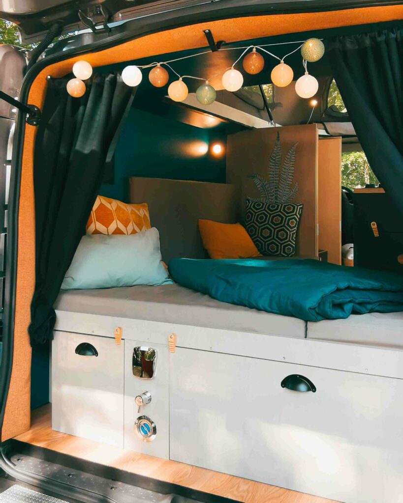 Evadez-vous en van aménagé avec Vanille Expérience - Camping-car.com