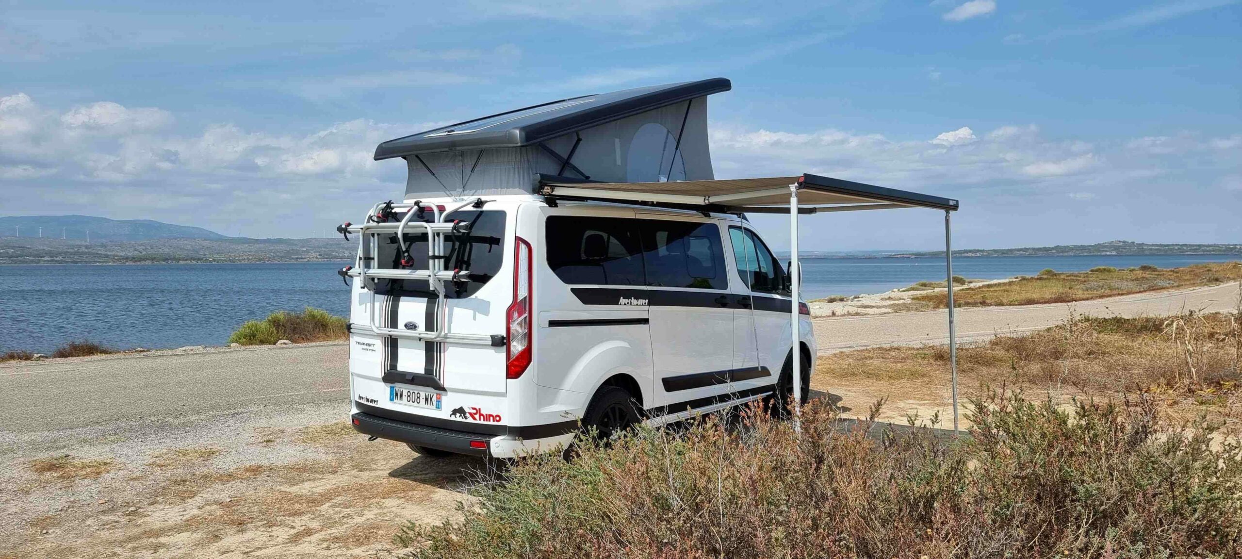 T&T Vans présente le Rhino, un camping-car sur Ford Transit Custom ...