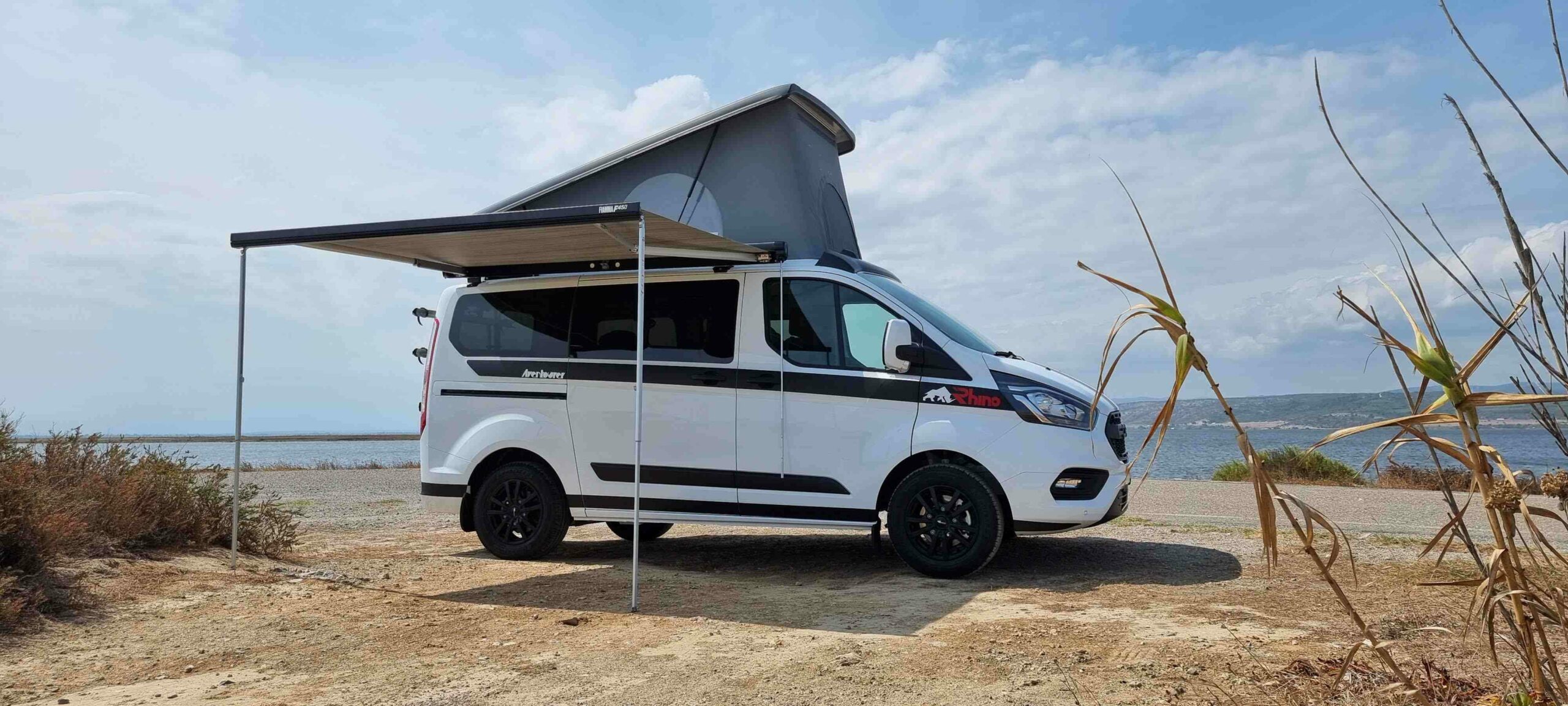 T&T Vans présente le Rhino, un camping-car sur Ford Transit Custom ...