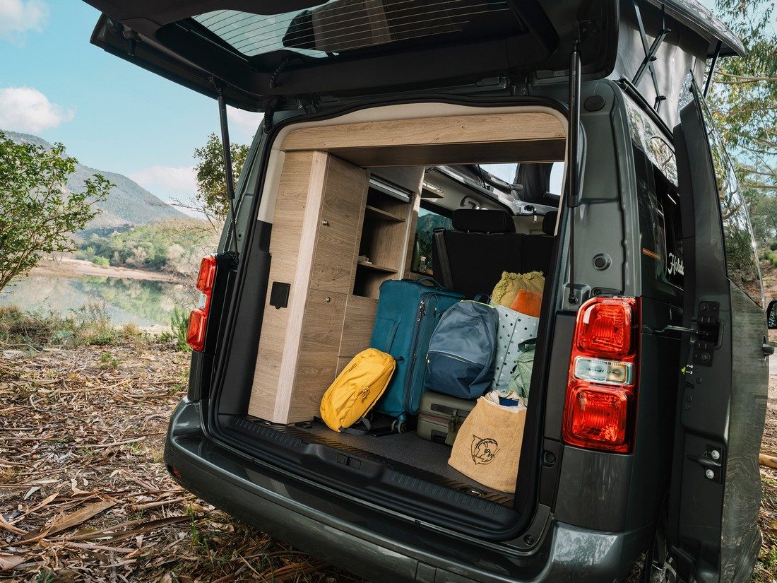 Holidays : le mini-fourgon à toit relevable signé Citroën - Camping-car.com