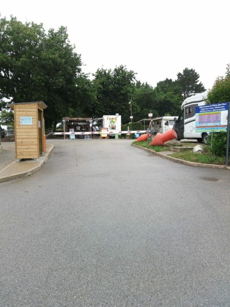 L'aire de camping-cars de l'année est : l'aire des Iles de Baden (56 ...