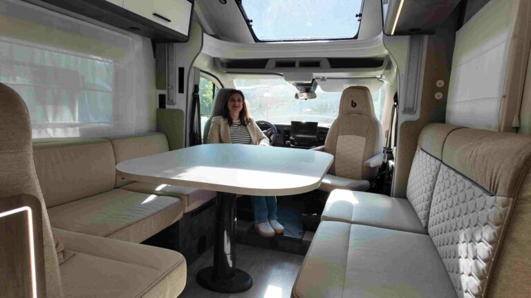 Benimar Tessoro 425 : le profilé familial avec grand salon et lits ...