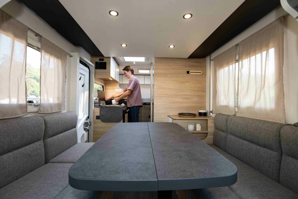 Chausson frappe fort en 2026 avec des nouveaux camping-cars et des lits ...