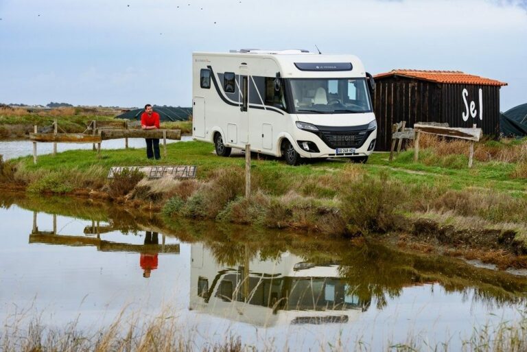 Le Voyageur Eterna 7.0 GJF, un camping-car compact mais Premium ...