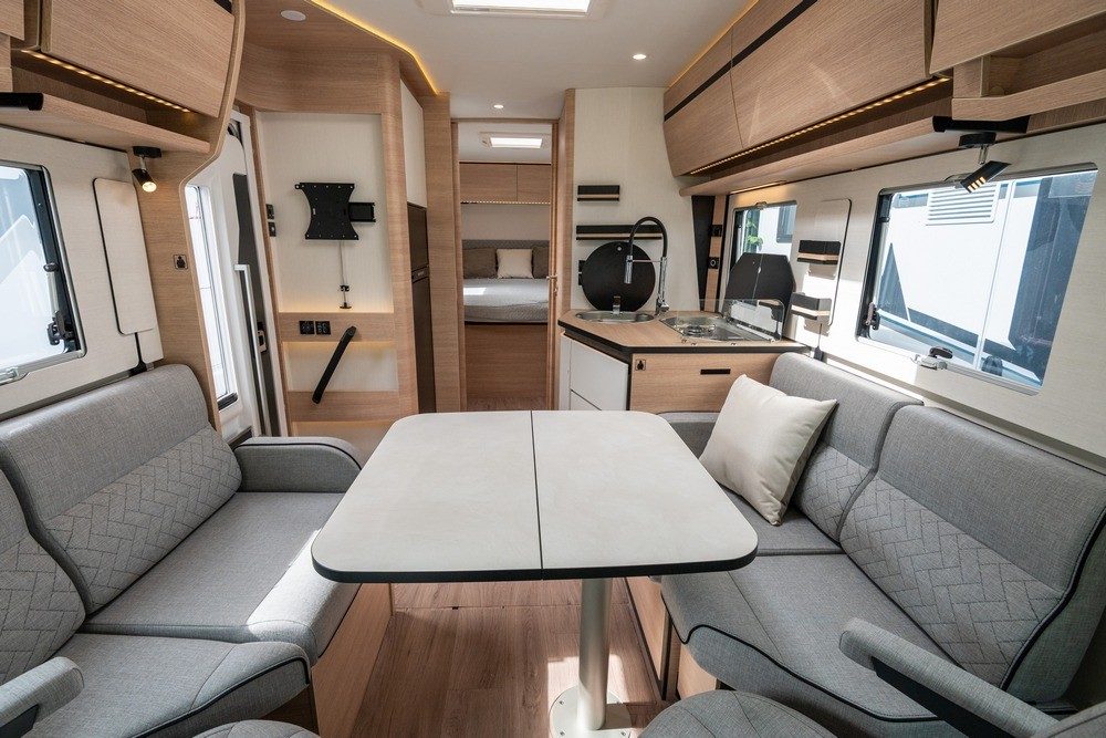 Refonte intégrale des camping-cars des séries phares 8F et 80dF chez ...