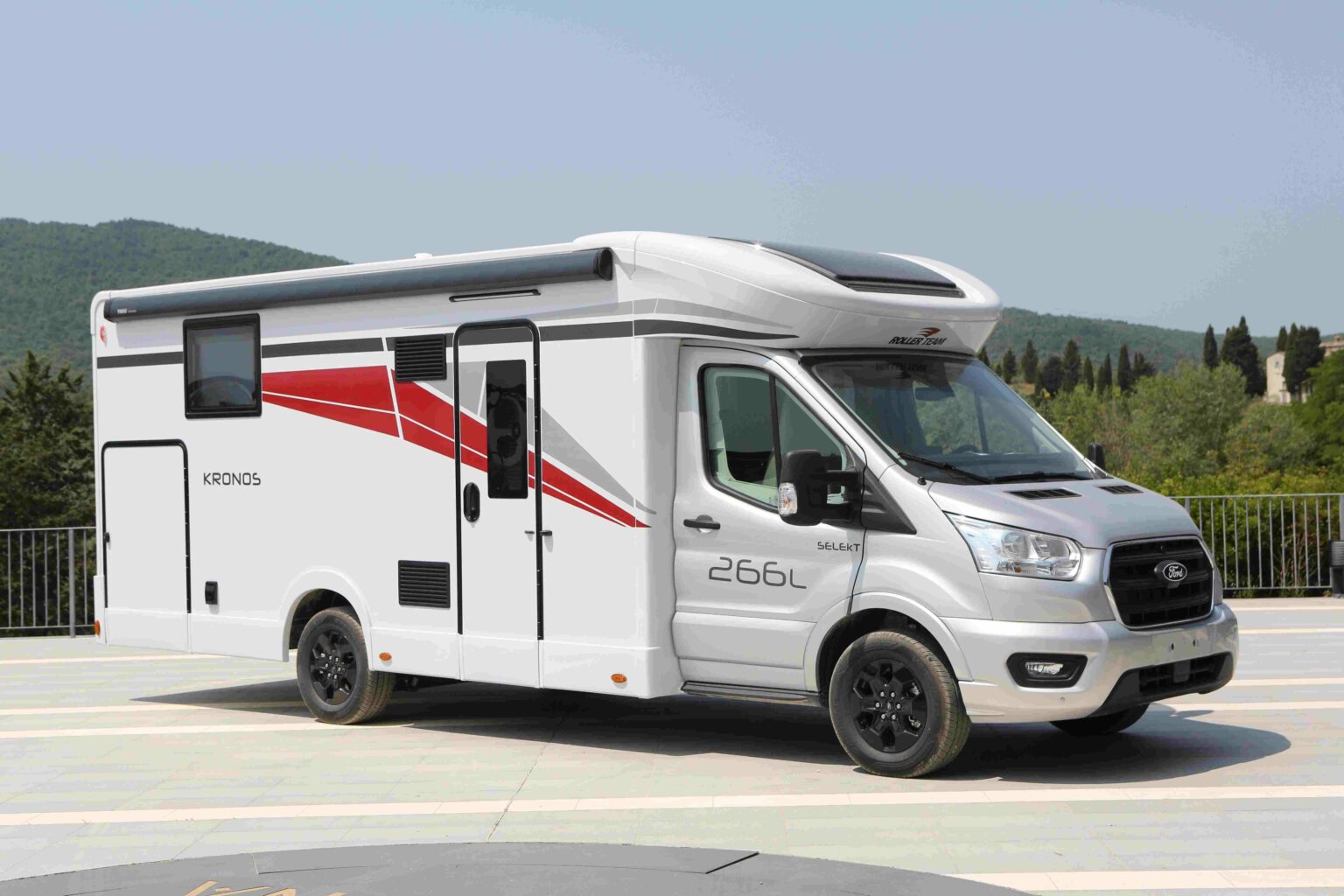Roller Team Kronos 266 TL : le grand profilé au salon XXL et lit ...