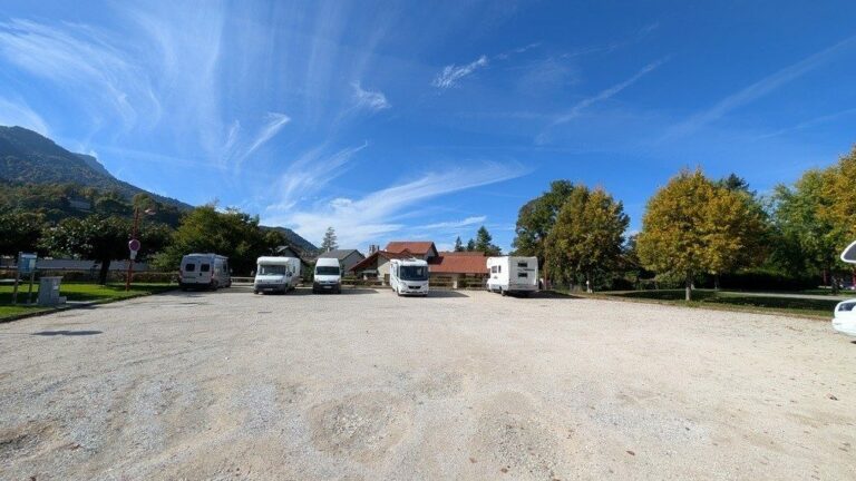 Saint-Laurent-du-Pont : une aire de camping-car gratuite avec une ...