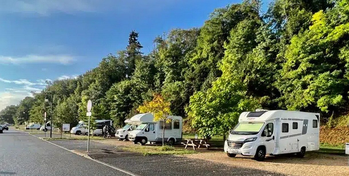 Sens du service et étape de qualité : bienvenue sur l'aire de camping ...
