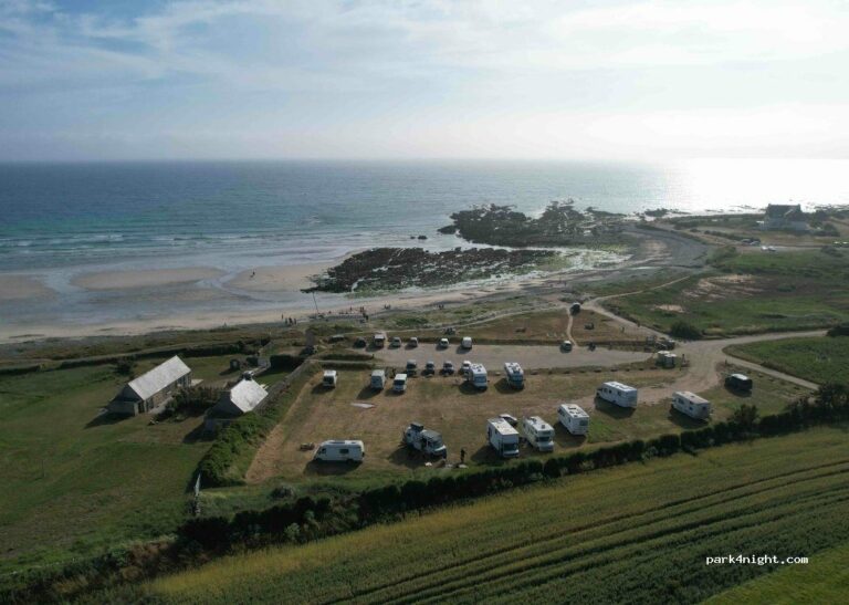 Un paradis devant l'océan : bienvenue sur l'aire de camping-car de ...