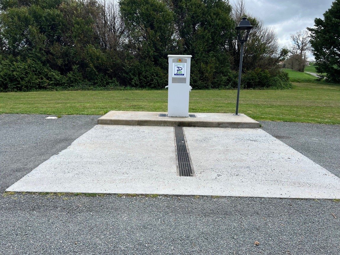 Une étape pour la détente et la pêche : bienvenue sur l'aire de camping ...