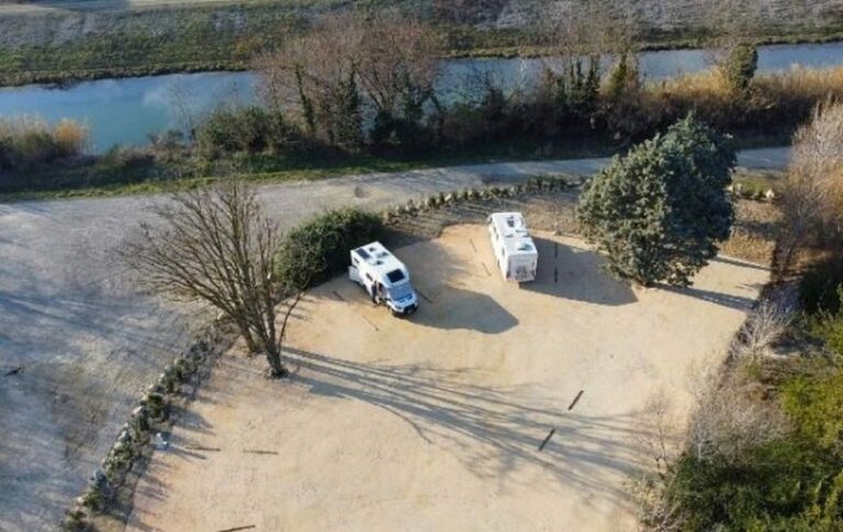 Une nouvelle aire de camping-car ouvre à Vallabrègues (30) - Camping ...