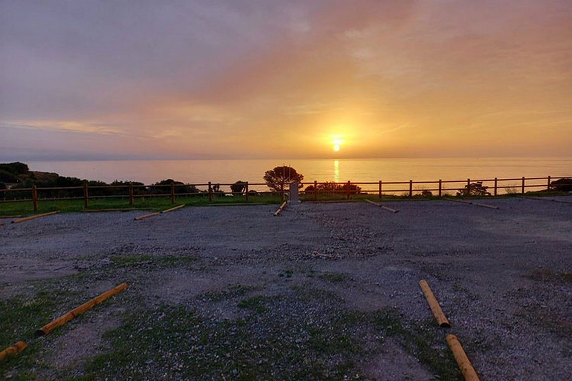 Vue à couper le souffle et randonnées : bienvenue sur l'aire de camping ...